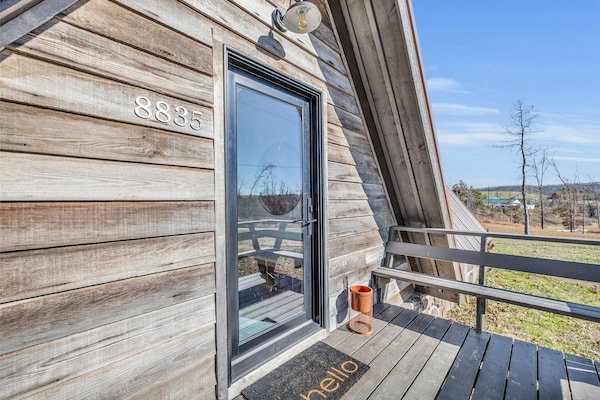 Modern 4 Bedroom A-frame On 21 Private Acres - Chattanooga, TN