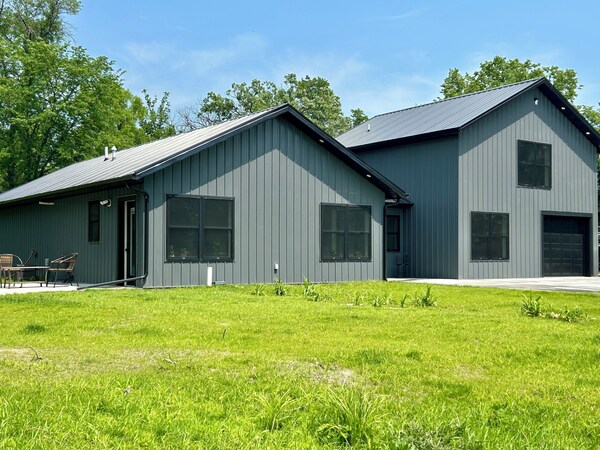 Brand New Pelican Lake Dream Home With 100 Ft Private Shoreline! Walk To Zorbaz! - Mayfield Lake, Hawley