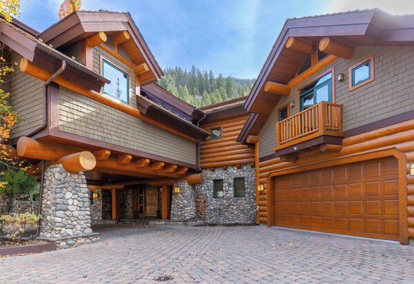 Yellowstone-inspired Luxury: Warm Springs Mansion Retreat - Ketchum, ID