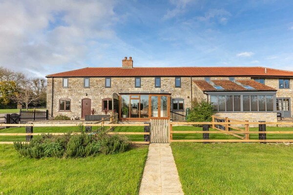 Modern Cottage, Countryside Views, Private Parking - Shepton Mallet