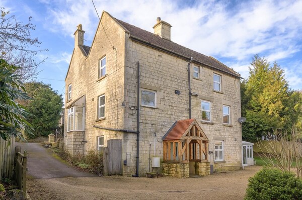 19th Century House, Private Parking, Nr Painswick - Cotswolds