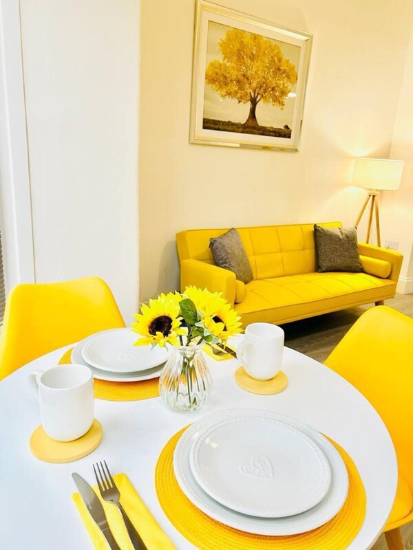 Hamilton House Is A Seafront Apartment Block, Ideally Situated Near Popular Bars And Restaurants. - Hayling Island