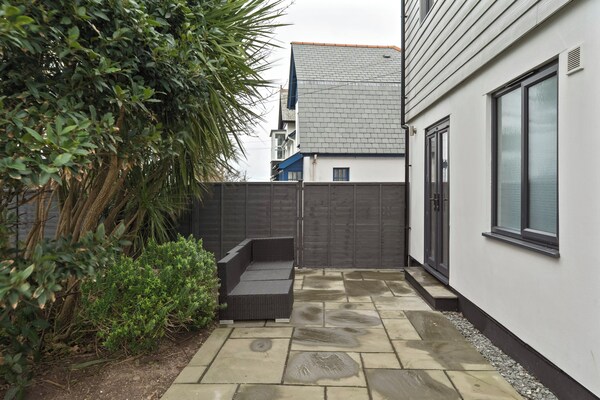 Fistral - 2 Bed, Garden, Family, Surfer And Pet Friendly - Mawgan Porth