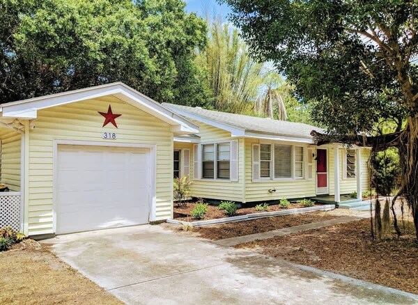 Stylish 2-bedroom Home In Sarasota - Sarasota, FL