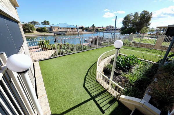 Waterfront Retreat | Private Spa & Jetty | Family & Pet-friendly Getaway - Mandurah