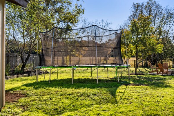Charming Modern Retreat In The Heart Of Austin! - Buda, TX