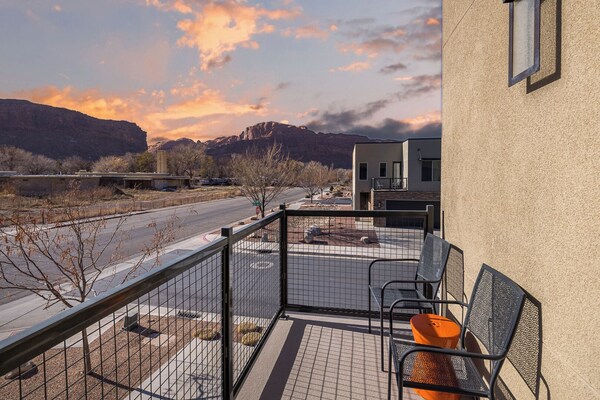 Downtown Moab | Entrada | Pool Hot Tub | Near Arches - Moab, UT