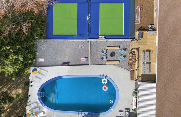 Splash House - Heated Pool, Hot Tub, Pickleball, Movie Theater - Asheville