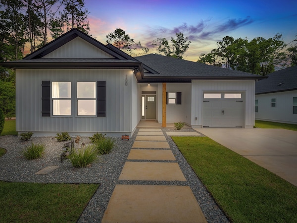 Cute Midtown Modern 4 Bed 2 Bath Sleeps 8 - Havana, FL