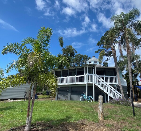 Cozy Treehouse-one-of A Kind Stay-only 5 Minutes To Beach. Beach Gear Included! - Venice, FL