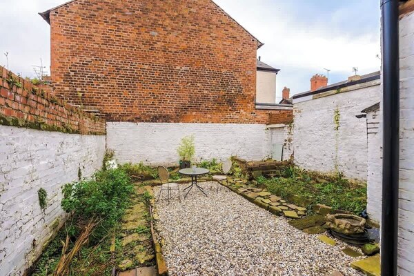 Charming Home, Perfectly Located In Chester! - Chester