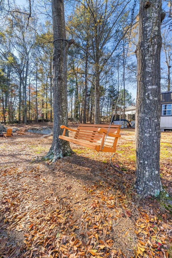 Luxury 6beds/3ba Home! Spacious Living & Game Room! Outdoor Patio - Suwanee, GA
