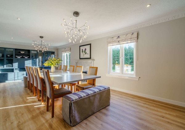 Grassyards House - Six Bedroom House, Sleeps 12 - Dunoon