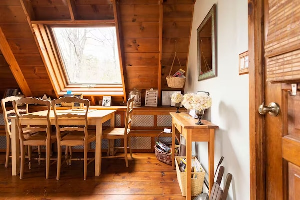 Cozy Chalet At Goat Sanctuary With Water Views - Kerhonkson, NY