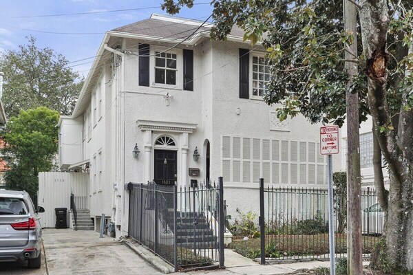 Cutest 1br Steps To St. Charles Streetcar! - Metairie, LA