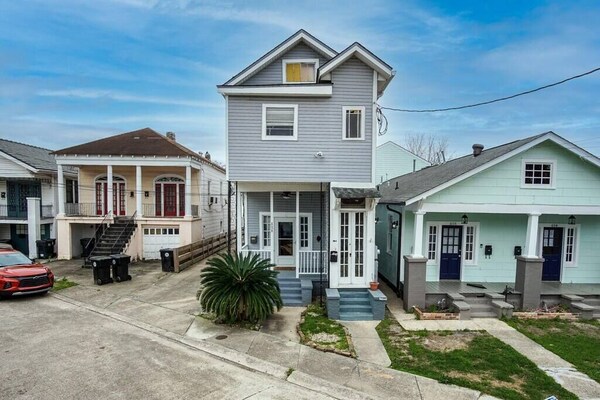 Adorable Mid City 2 Bedroom Centrally Located! - New Orleans Jazz & Heritage Festival