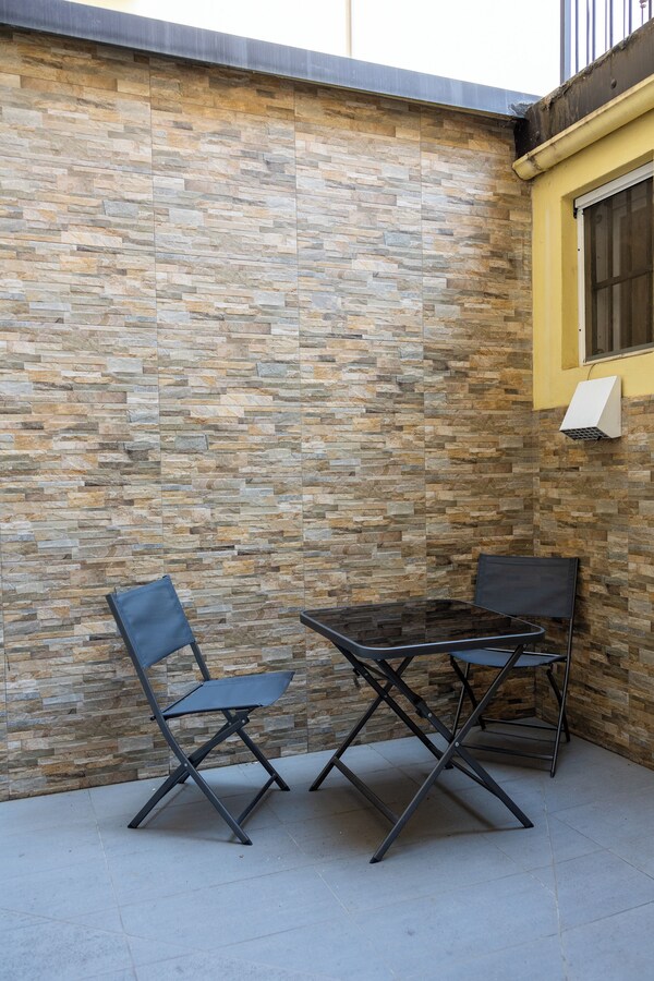 The Apartment Is Located Near Downtown Milan, And Well Served, Metro, Restaurants. - Milán