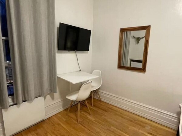 Charming Plateau Studio, Wi-fi & Central Location - Laval
