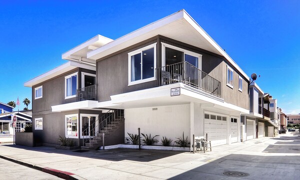 Oceanview, Steps To Beach, Ac + Parking! - Irvine, CA
