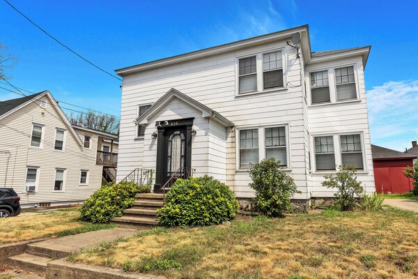 Cozy 1-bedroom House W\/ Wifi.  Work, Weekend Getaway Or Celebration? Great Place - Manchester, NH