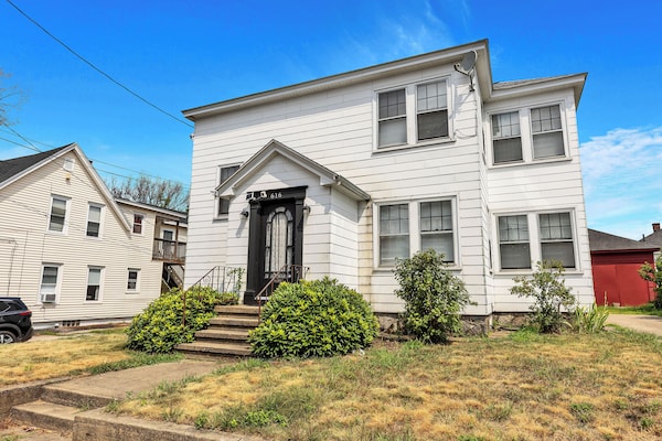 Cozy 1-bedroom House W\/ Wifi. Work, Weekend Getaway Or Celebration? Great Place - Manchester, NH