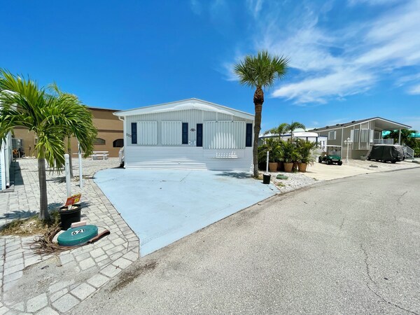 Adorable 2 Bedroom 1 1/2 Bath Beach House - Savannas Preserve State Park, Jensen Beach
