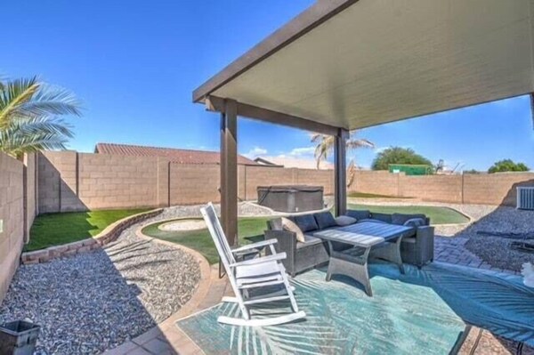 Sunbeam Sanctuary: 4b2b | Pet Friendly | Hot Tub In Surprise - Peoria, AZ