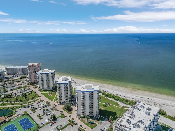 Ocean View Condo, Heated Pool, Tennis -Beach You To It! - Rolenes - Fort Myers Beach, FL