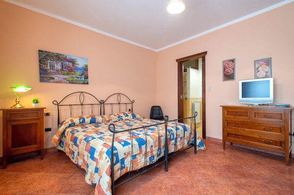 Bed And Breakfast 'Tripla' With Mountain View, Private Garden And Air Conditioning - Mara