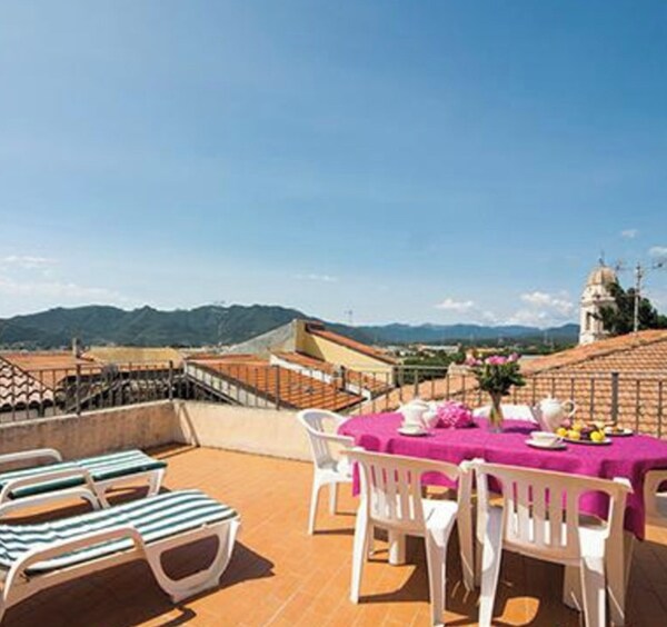 Appartement "Dalia" Avec Piscine Partagée, Terrasse Privée Et Wi-fi - Loano