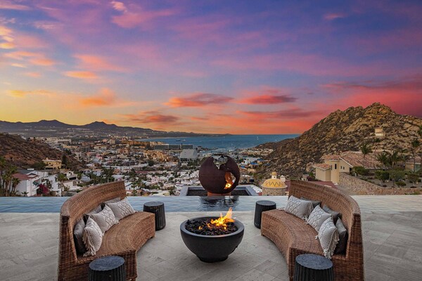 Brand-new Villa With Full Staff, 2 Pools, & Close To Downtown Cabo - Cabo San Lucas