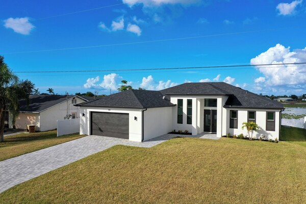 Scenic Modern Waterfront Home W/ Heated Pool & Spa And Beautiful Lake Views - Fort Myers, FL