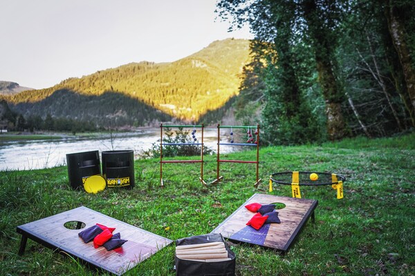 Scenic River Retreat W/ Deck View Lawn Games  Wood Stove - Sisters Rock State Park, Port Orford
