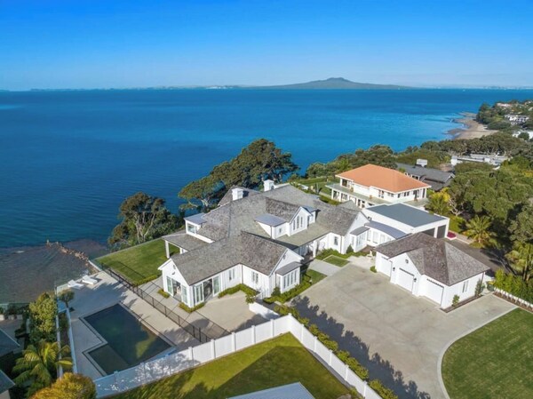 Hampton On View, Luxury Clifftop In Campbells Bay - Auckland