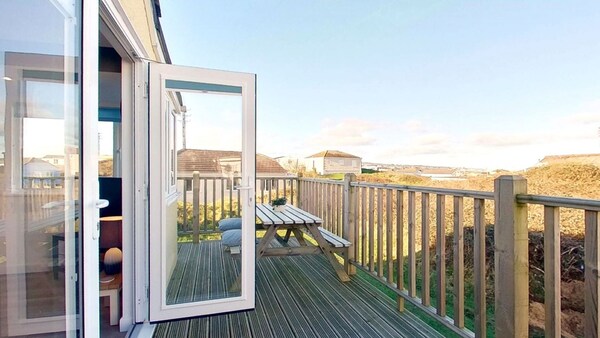 Completely Refurbished And Offers A Bright And Airy Space, With A Wonderful Wrap Around Deck - Hayle