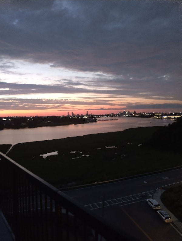 Cozy 1-bedroom Condo In Awesome Quincy With Wifi, Ac - Quincy