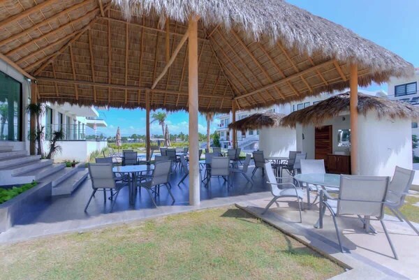 El Tigre Retreat: Pool, Whirlpool, Private Balcony - ヌエボ・バジャルタ