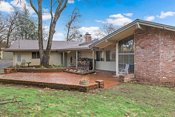 Mid-century-modern Mountain Gem - Placerville, CA