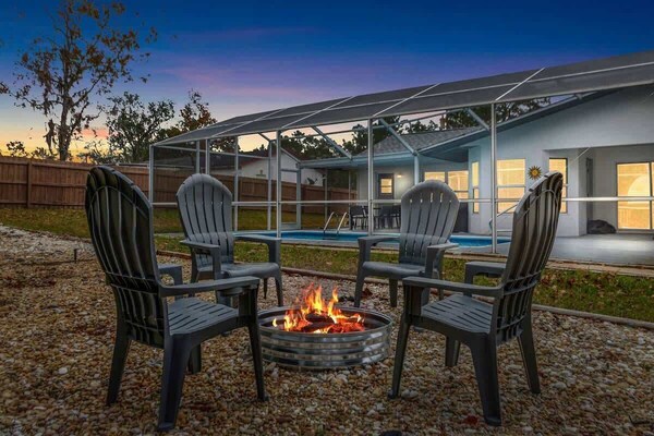 Spring Hill, 4 Bedroom, Pool & Golf Course! - Spring Hill, FL