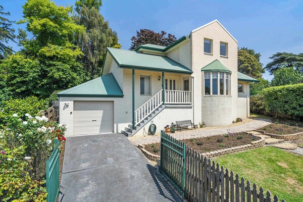 "Lizzy's Hideaway"  Close To City, Sleeps 6 - Hobart