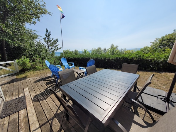 New! Great Lakes Getaway - Incredible Lakefront Location! Walk To Beach And Downtown! - Frankfort, MI
