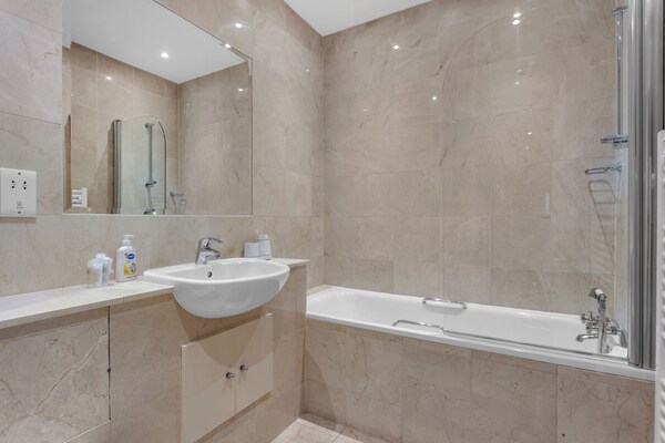 🪴 Patio   Private Entry   Early Check-in   Flex Policy   King Bed - Londres