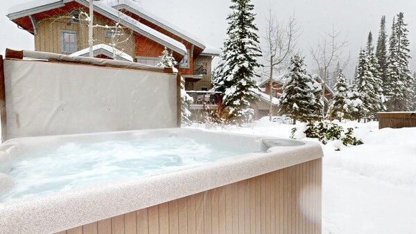 Stunning 4-bedroom, 3-bathroom Condo In Crystal Forest  Steps From Sun Peaks Village! - Sun Peaks