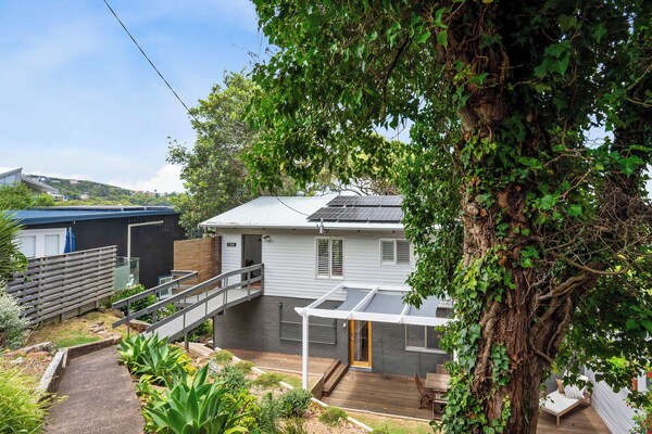 "Boronia Beach House" - Amazing Ocean Views - Terrigal