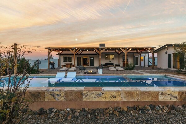 Boulders Beyond | Pool, Spa & Firepit - Joshua Tree, CA