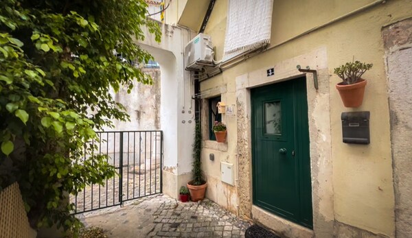 Tiny Gem In Historic Alfama, The Perfect Getaway For An Incredible Trip - Lisbon