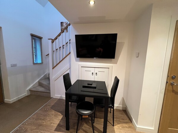 Glastonbury Mystic Vault - 1 Bedroom Split Level, Sleeps 3 - Glastonbury