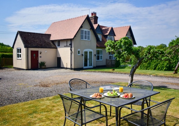 Orchard Cottage - Two Bedroom House, Sleeps 4 - チェシャー