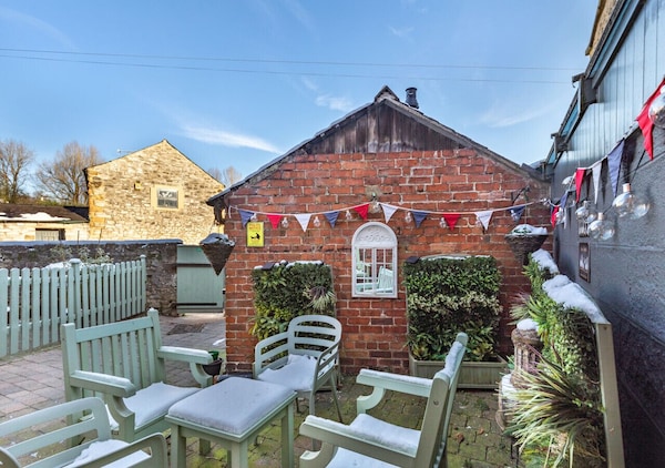 Water's Edge - Two Bedroom House, Sleeps 4 - Bakewell