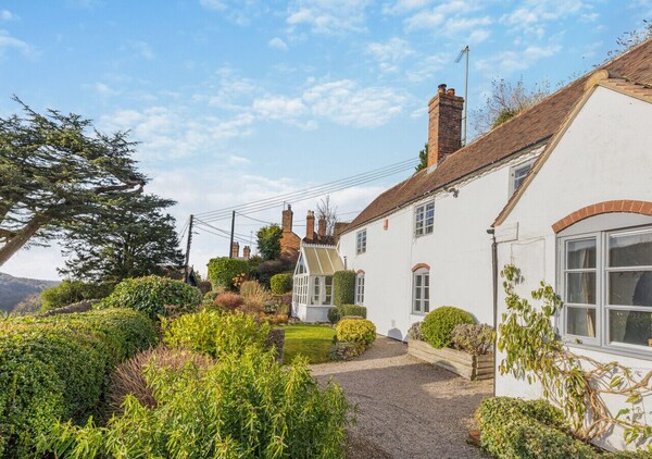 Beau View Cottage - Three Bedroom House, Sleeps 5 - Much Wenlock